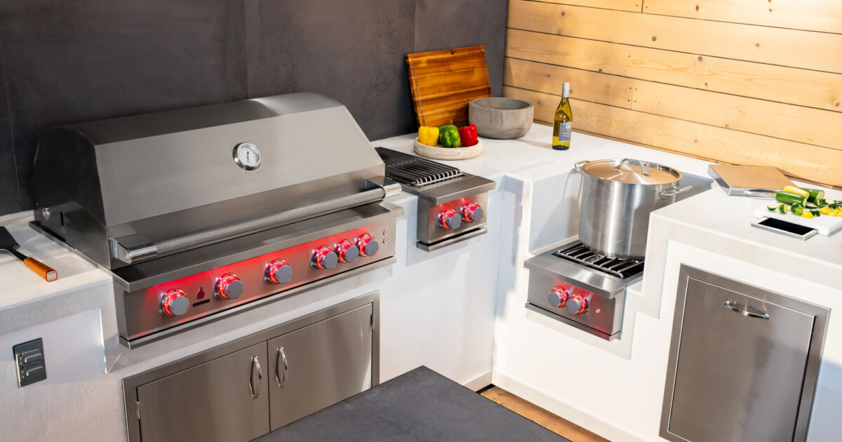 Outdoor Kitchen Essentials for Summer Entertaining